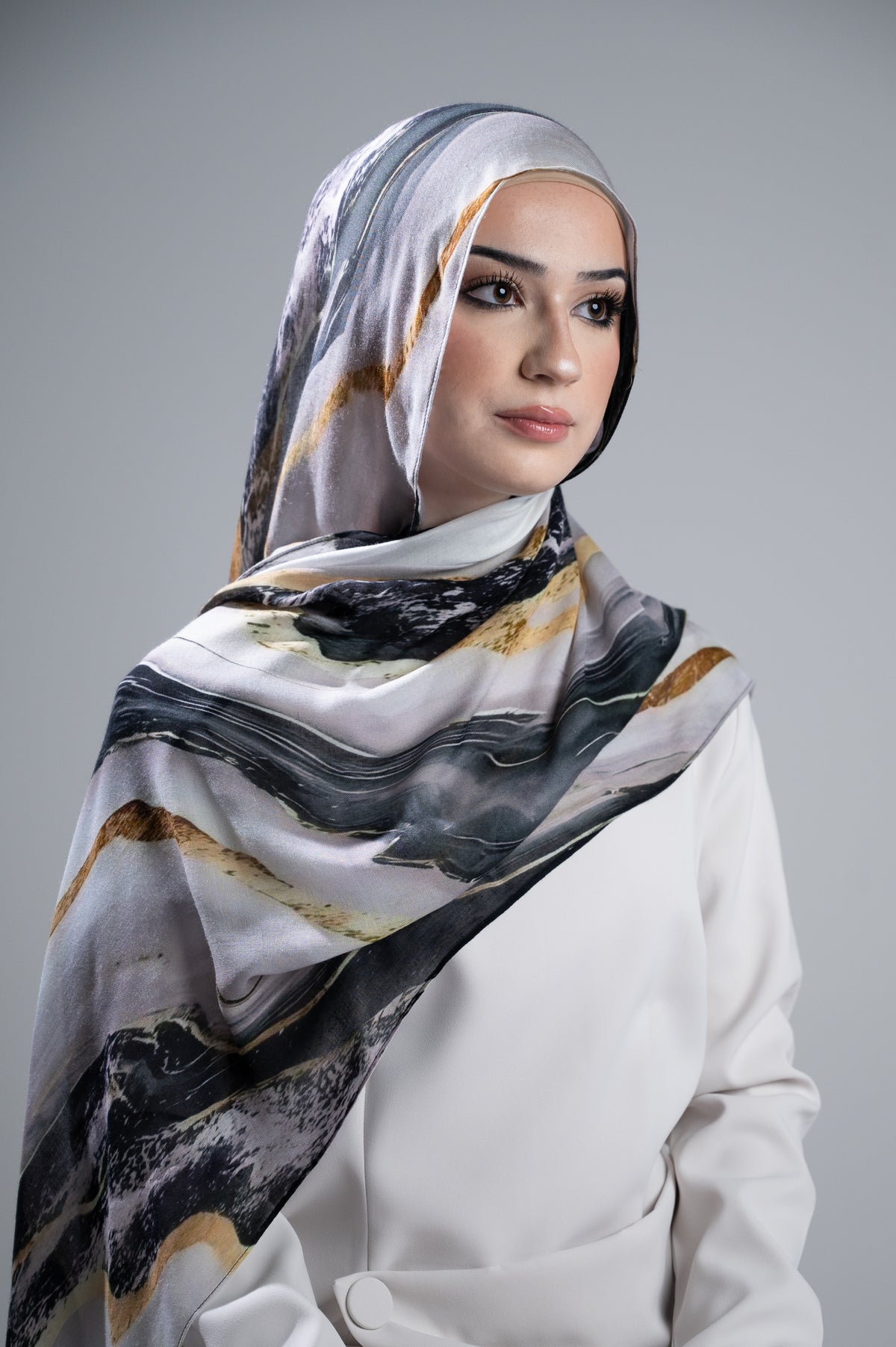Watermark Modal Shawls - Shades of Grey - Essential Modest Shawl - Modelle